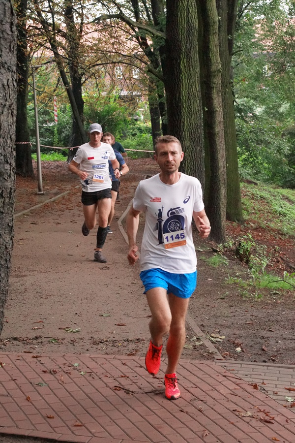 Miłośnicy biegania już po raz szesnasty uczcili pamięć radnego Jana Koniecznego