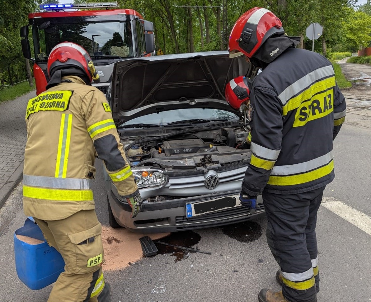 Kolizja dwóch aut na Katowickiej w Rudzie Śląskiej – trwają utrudnienia
